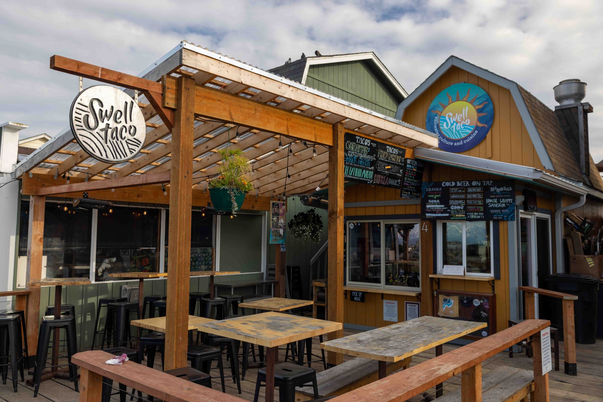 9 Can’t-Miss Restaurants in Homer, Alaska (Best Eats in Town!)