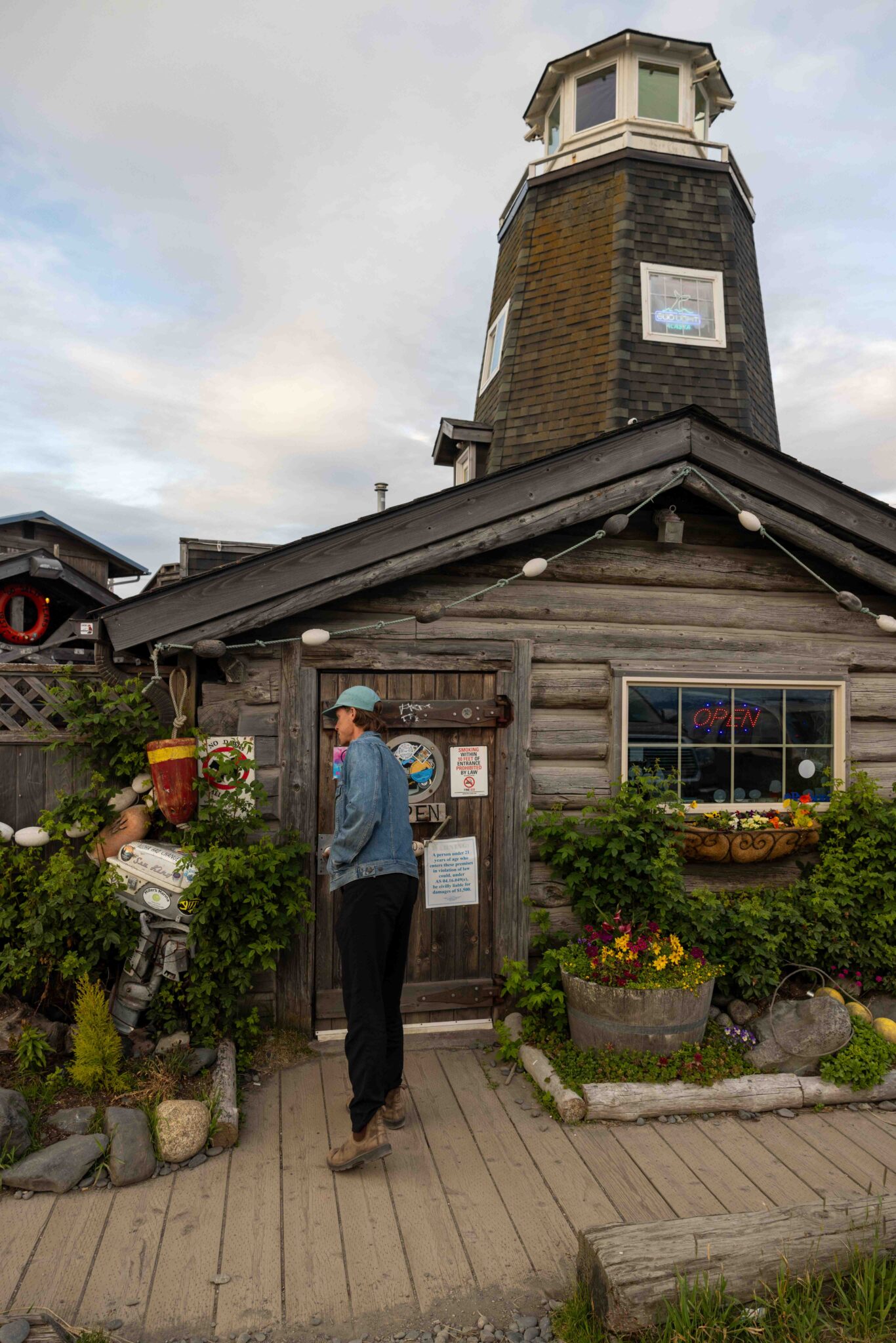 9 Can’t-Miss Restaurants in Homer, Alaska (Best Eats in Town!)
