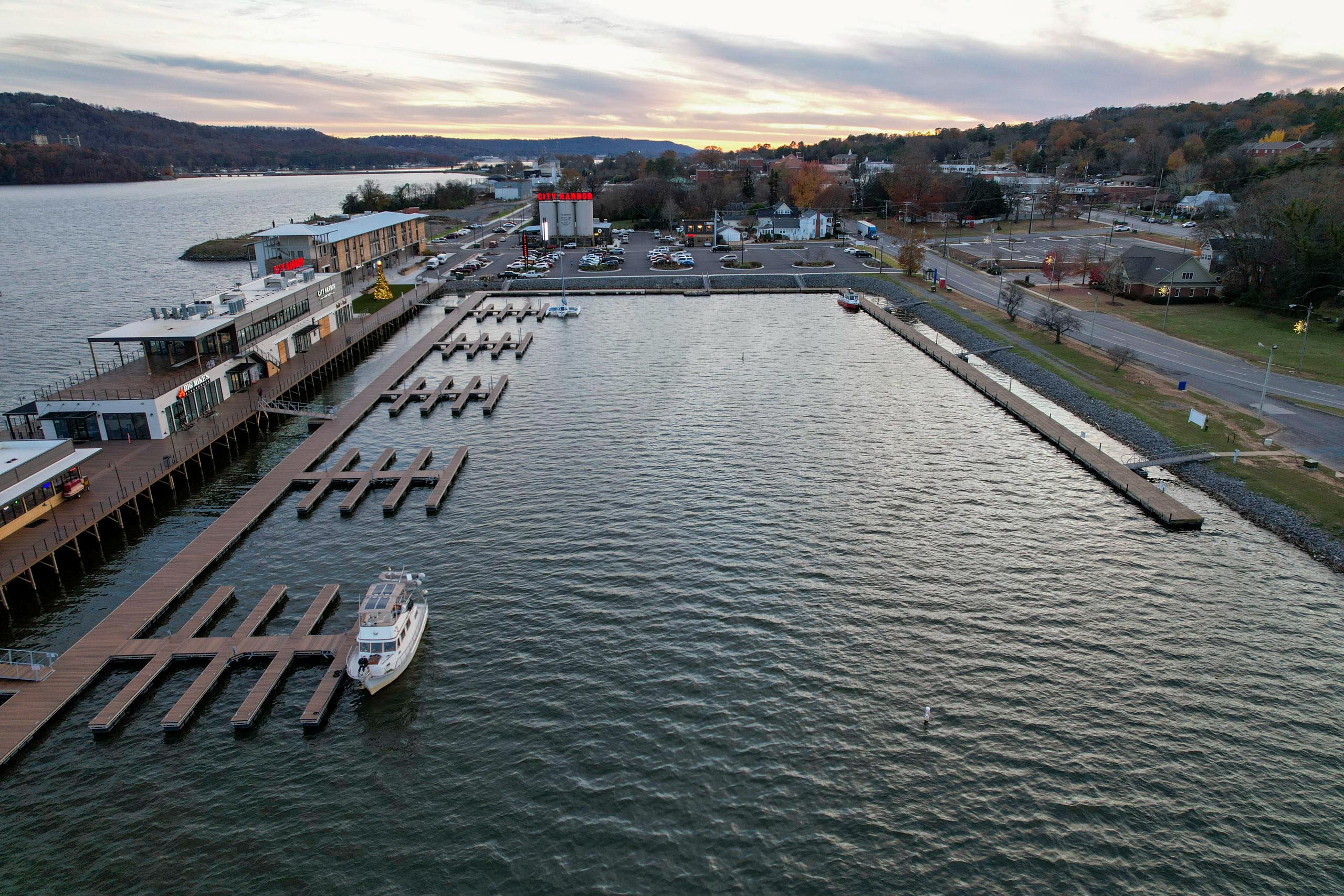 The Ultimate Guide for Boating the Tennessee River (Chattanooga Side Trip)