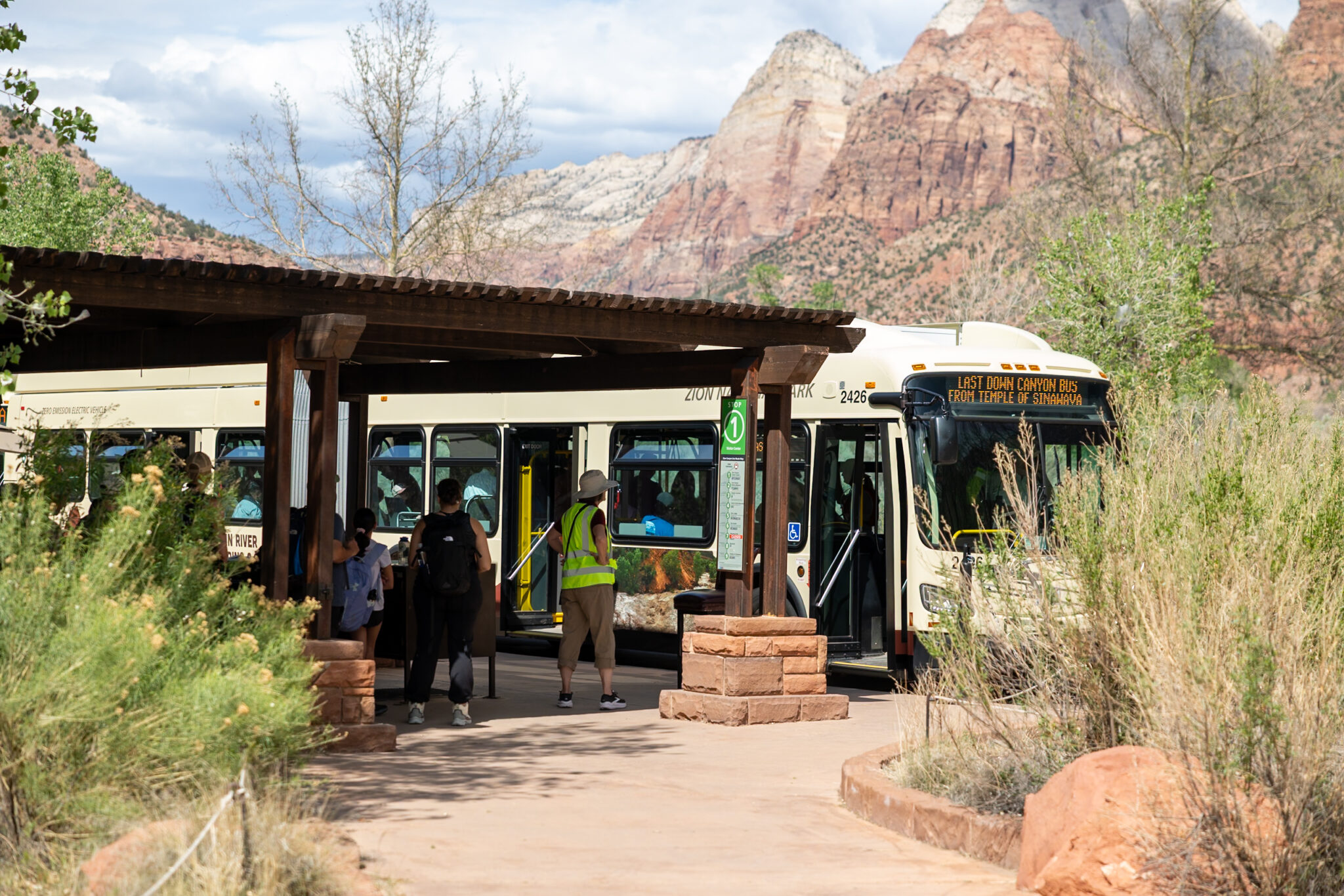 How to Hike the Narrows as a Beginner: Zion National Park | Scho & Jo